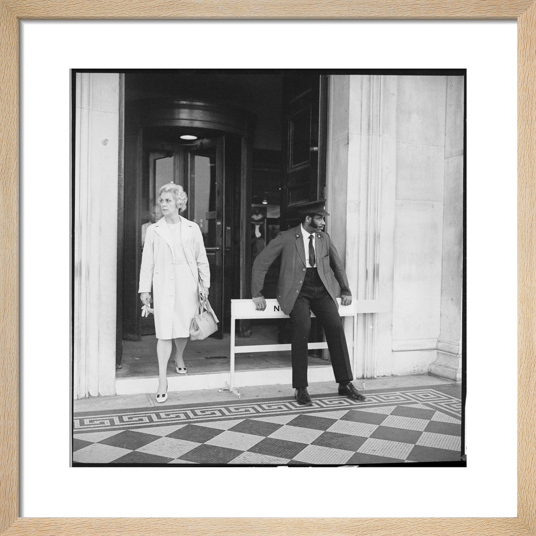 Security warden outside the National Gallery 20th century – London Museum