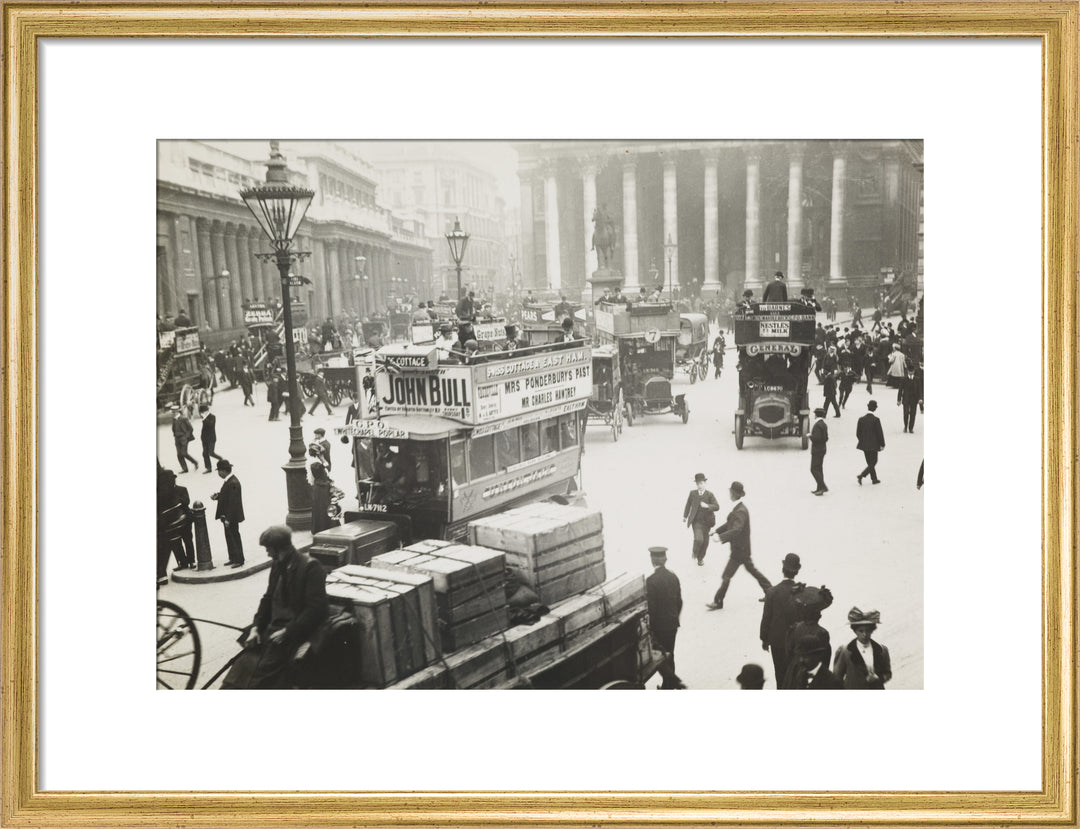 Busy street scene at Bank c.1900 – London Museum