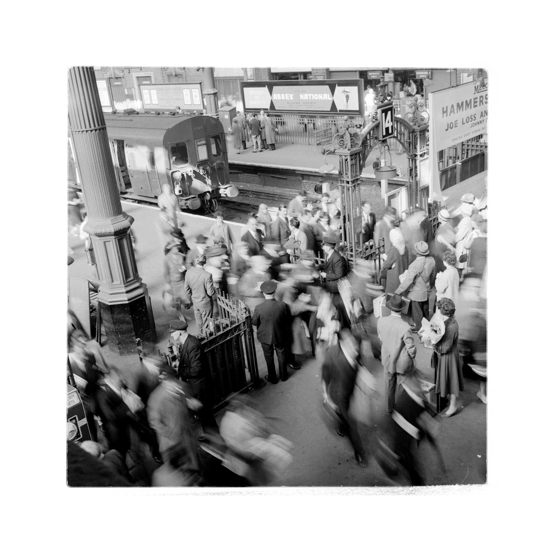 Passengers at Liverpool Street Station 1960 – London Museum